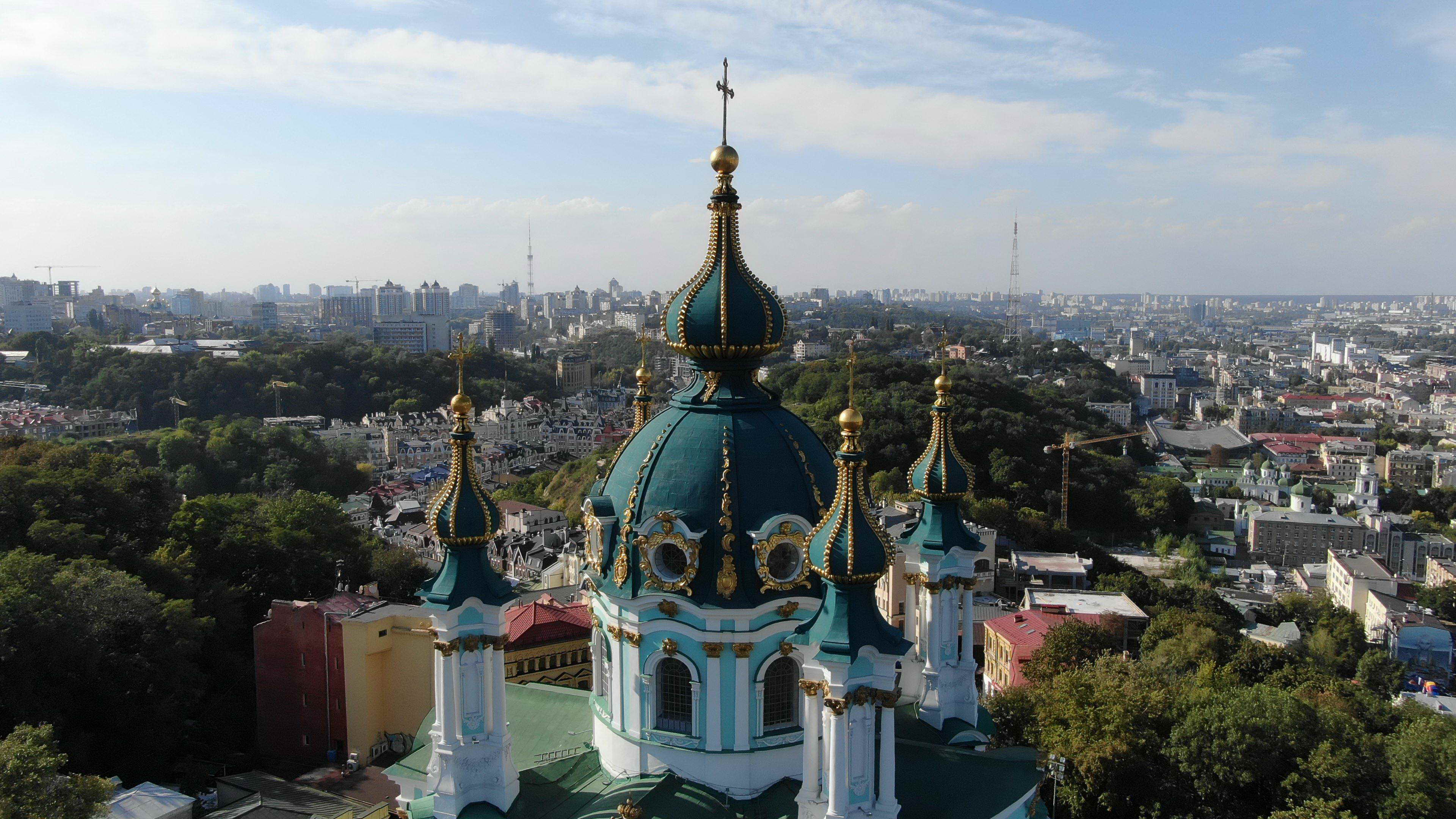 Drone flying around church, 14, 1:16, 944 mb, 3840x2160, 29 fps